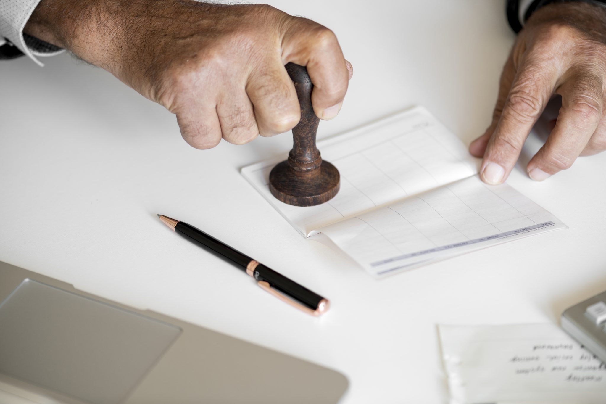 Certified vs. Notarized Translations: Key Differences and Uses